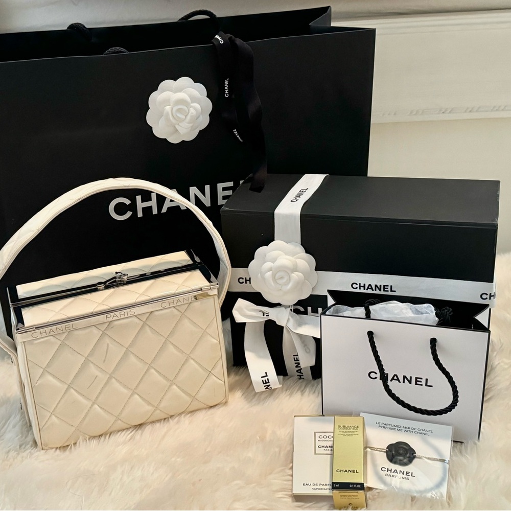Chanel Vintage Patent Leather Box Bag - Gem